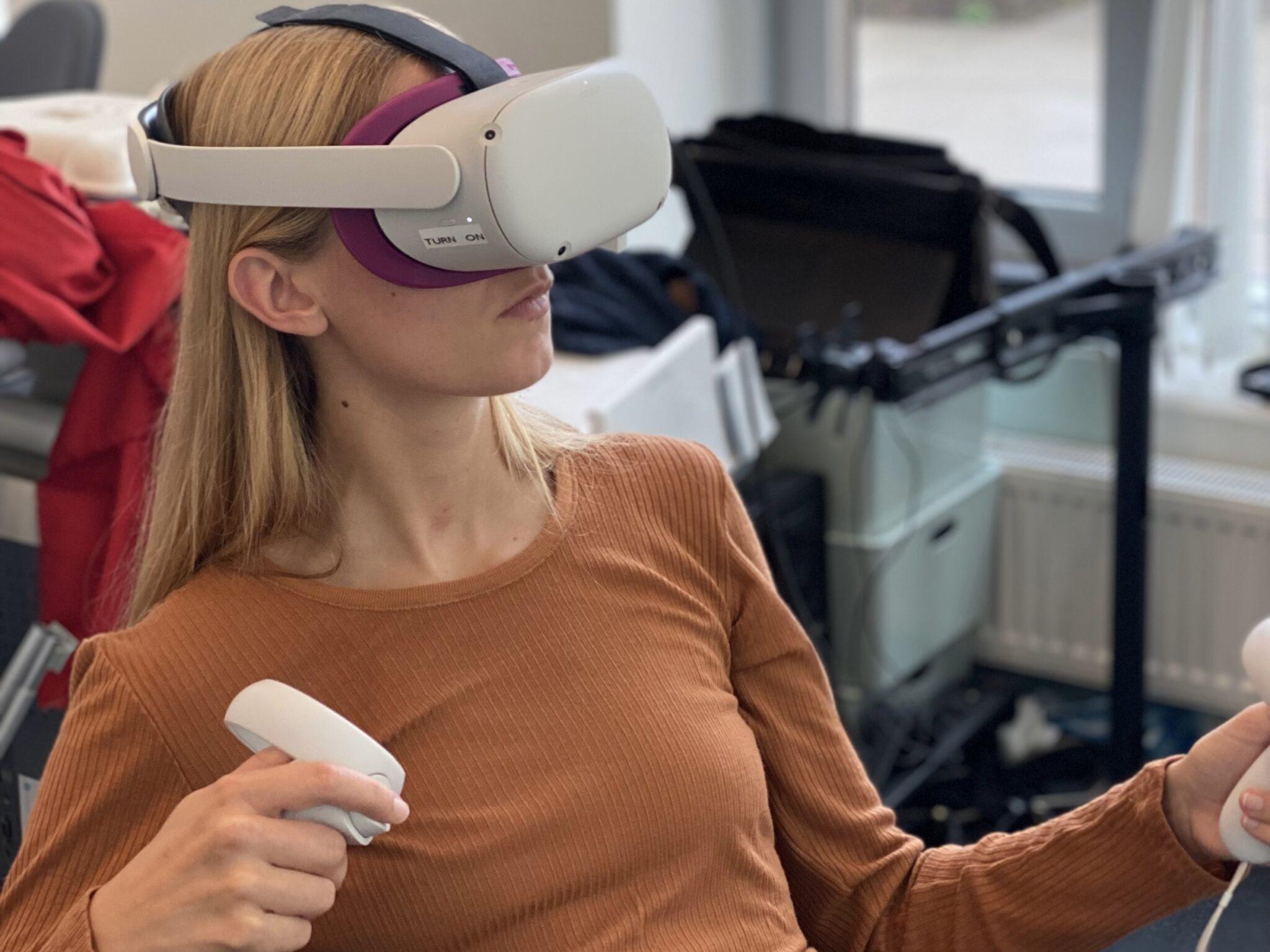 Training emergency ultrasound in virtual reality – VitaSim